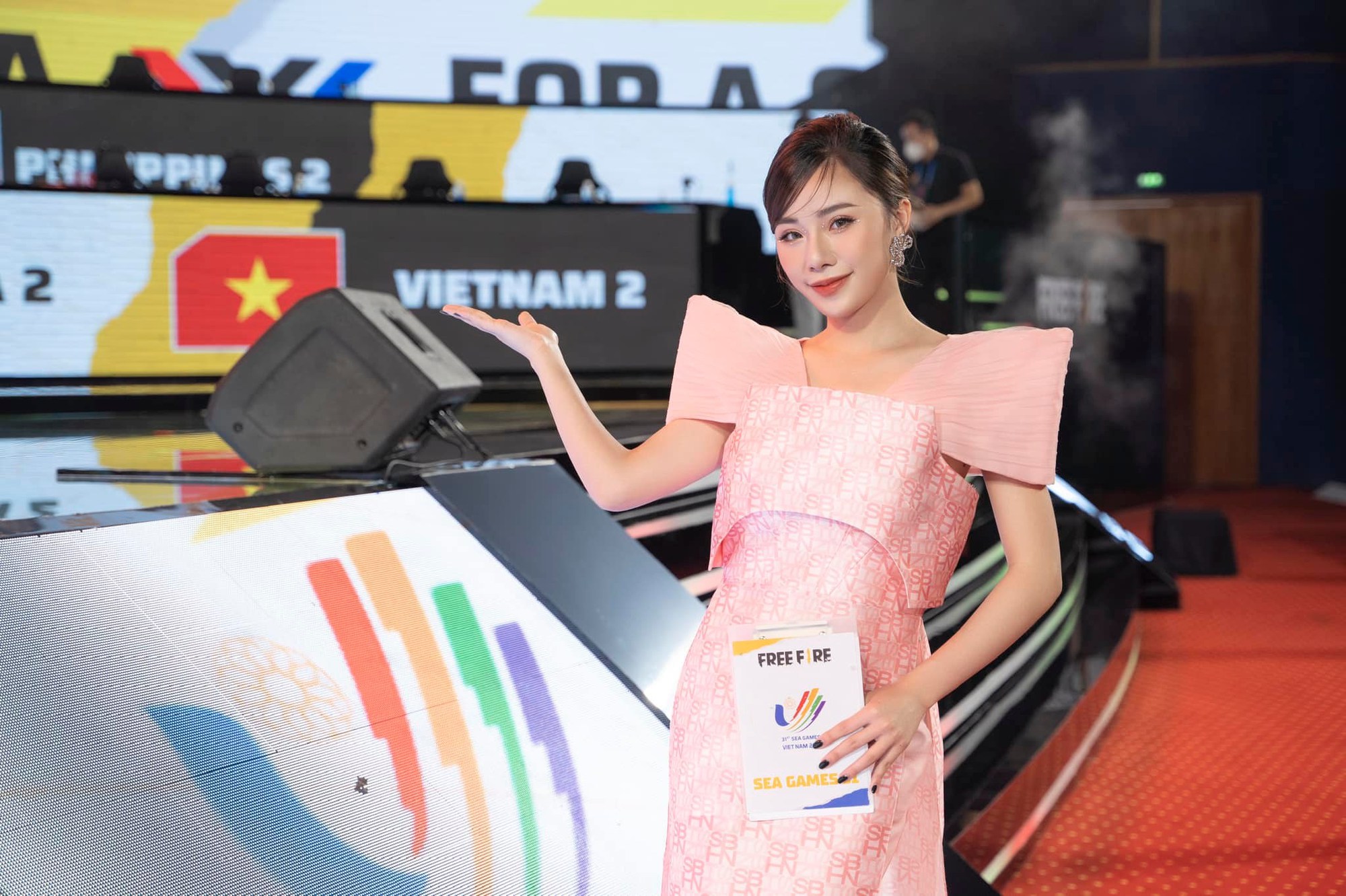Tâm sự về show dẫn để đời, MC Minh Anh còn tiết lộ cả những áp lực khi ...