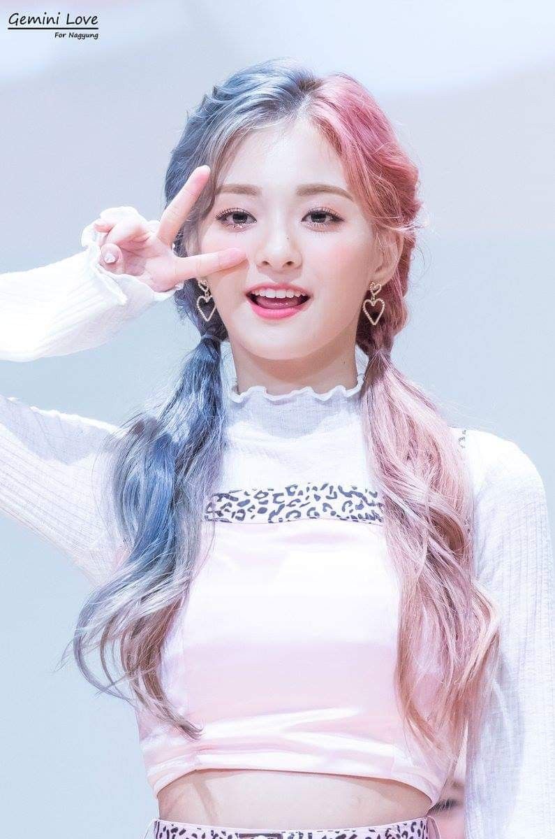 Idol có visual hoàn hảo như AI: Karina "danh bất hư truyền", V luôn ...