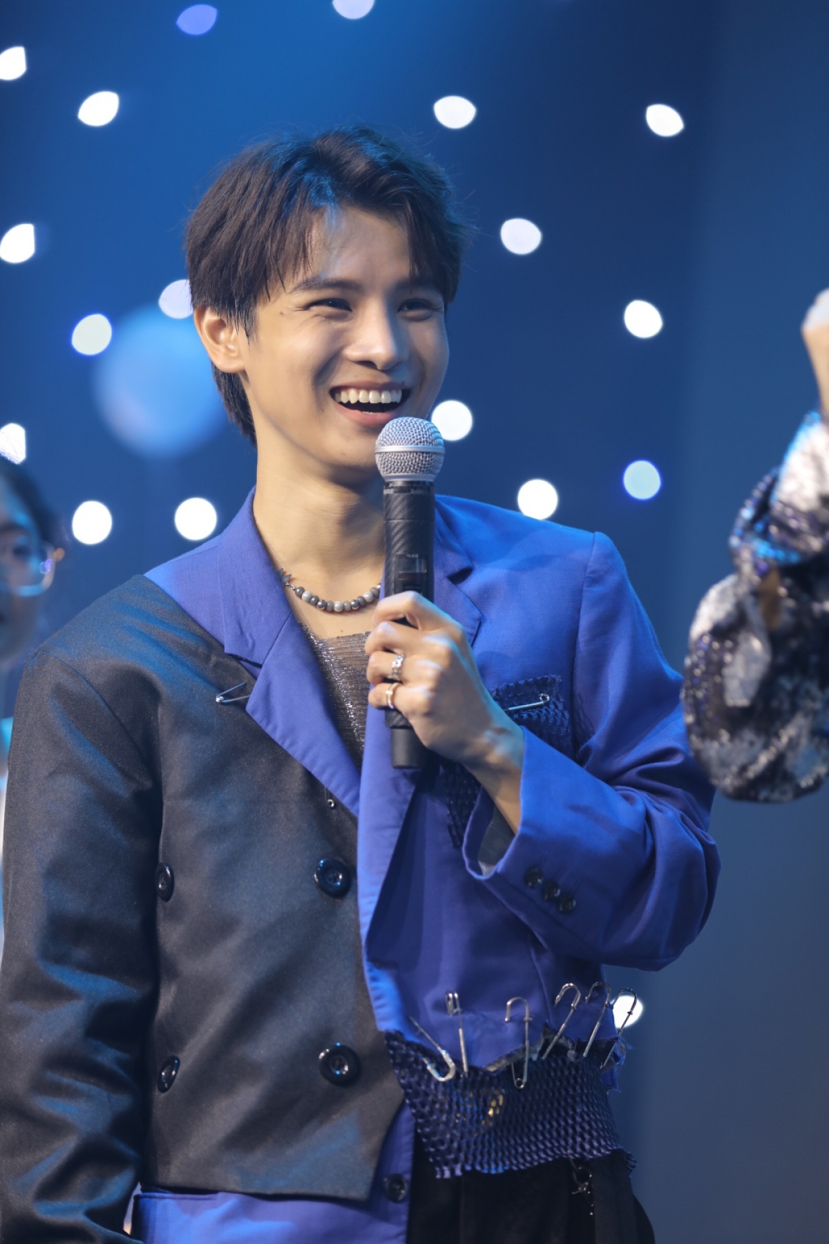 Phạm Đình Thái Ngân hạnh phúc trong đêm nhạc mừng tuổi mới