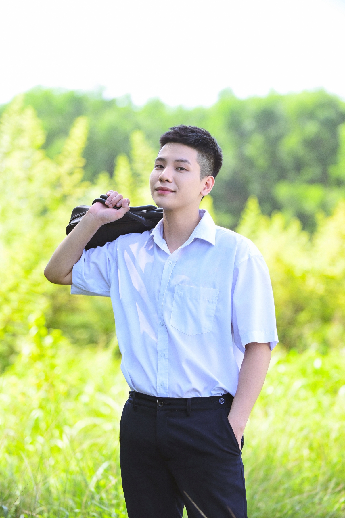 Bất ngờ đăng ảnh thời học sinh, Quân A.P hé lộ MV mới