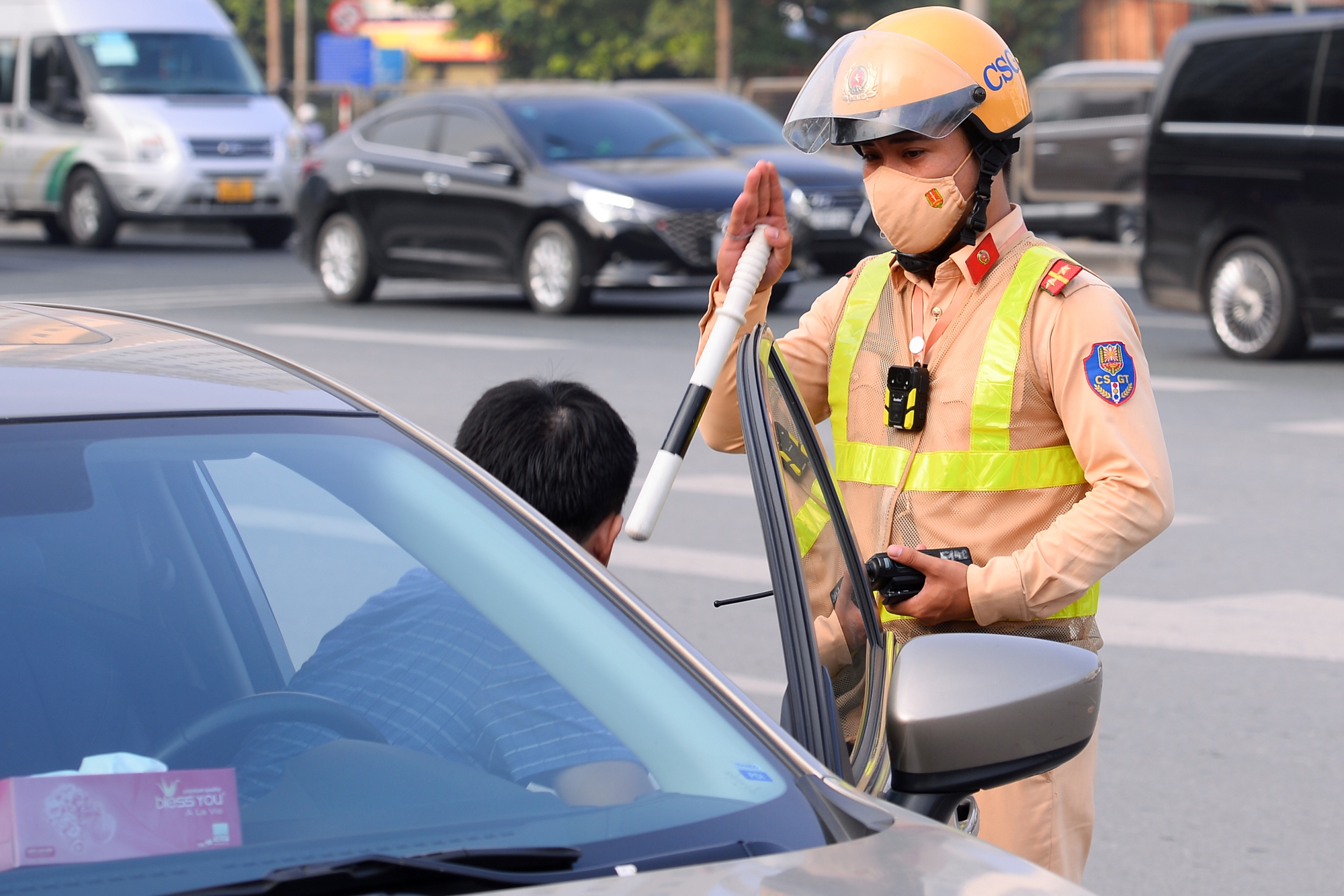Ảnh: CSGT dùng xe đặc chủng cùng thiết bị ghi hình tuần tra đường vành ...