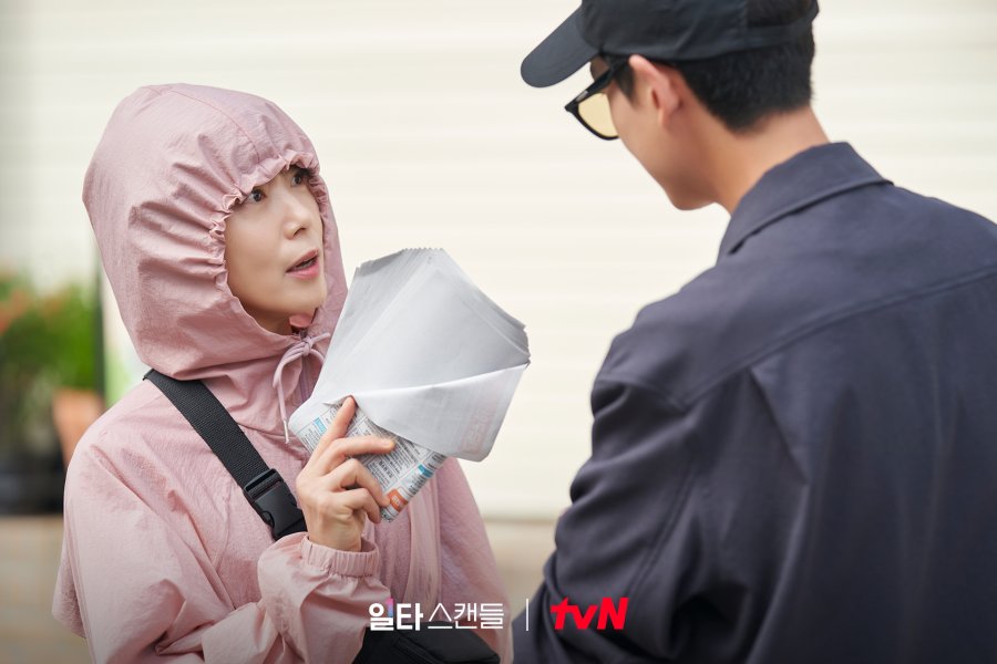 Nữ hoàng cảnh nóng bị chê già khi tái xuất màn ảnh ở tuổi 50, netizen ...