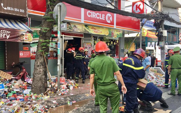 CỬA HÀNG CIRCLE K QUẬN 4 ĐỔ SẬP, tin tức Mới nhất Nguyên nhân cửa hàng ...
