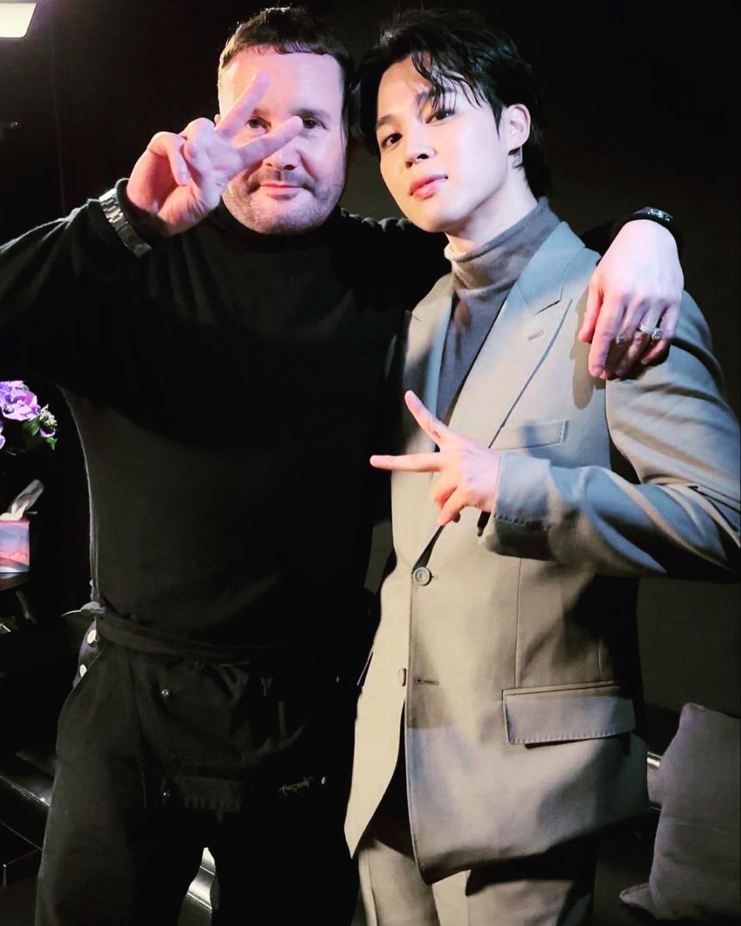 Còn ai chê visual Jimin (BTS) nữa: Đọ sắc cực gắt với bố con Beckham ...