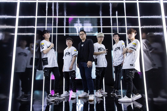 MAD Team giải thể, tương lai nào cho Neil?