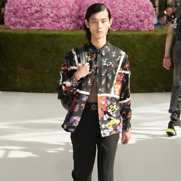 Profile "khét lẹt" của chàng mẫu may mắn nắm tay Rosé (BLACKPINK ...