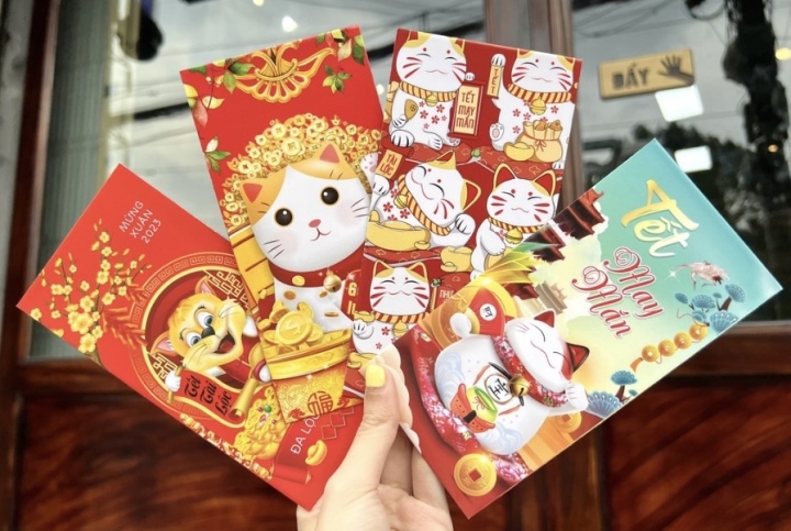 Quà tặng hình mèo đủ loại tràn ngập thị trường đón Tết Quý Mão