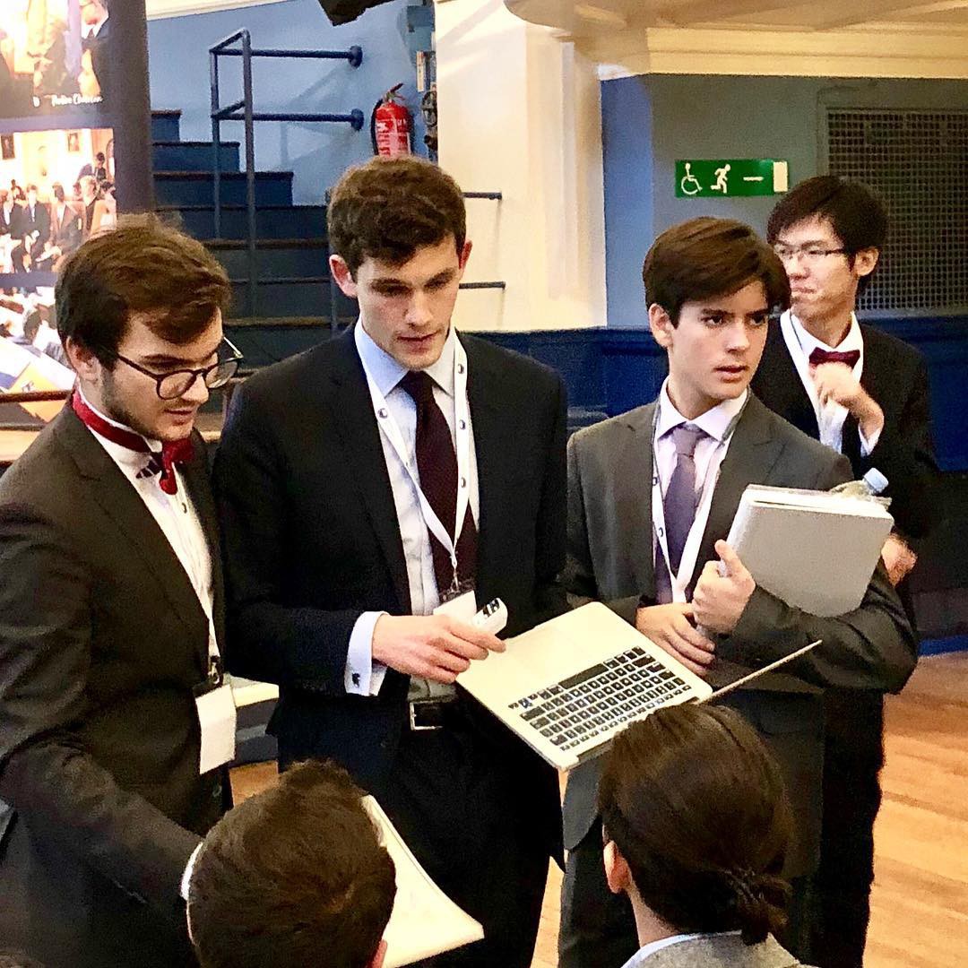 12 tuổi đã thành CEO, Gen Z đình đám sở hữu ngoại hình điển trai lại đa ...