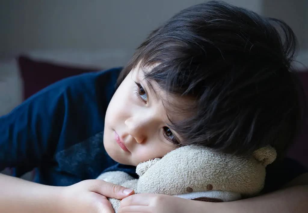 Cha mẹ buồn lòng khi phát hiện con không trung thực, nhưng thay vì quát ...