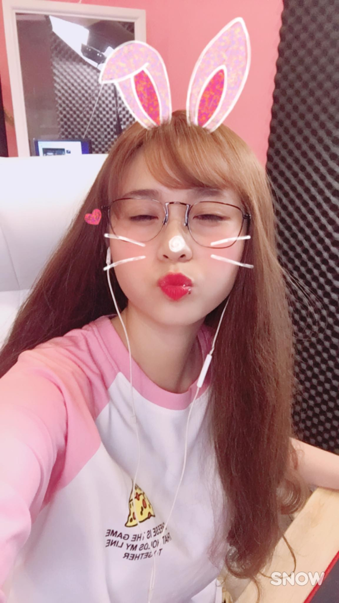 Soi loạt ảnh MisThy "ngày ấy bây giờ" mới thấy nữ streamer xinh dễ ...