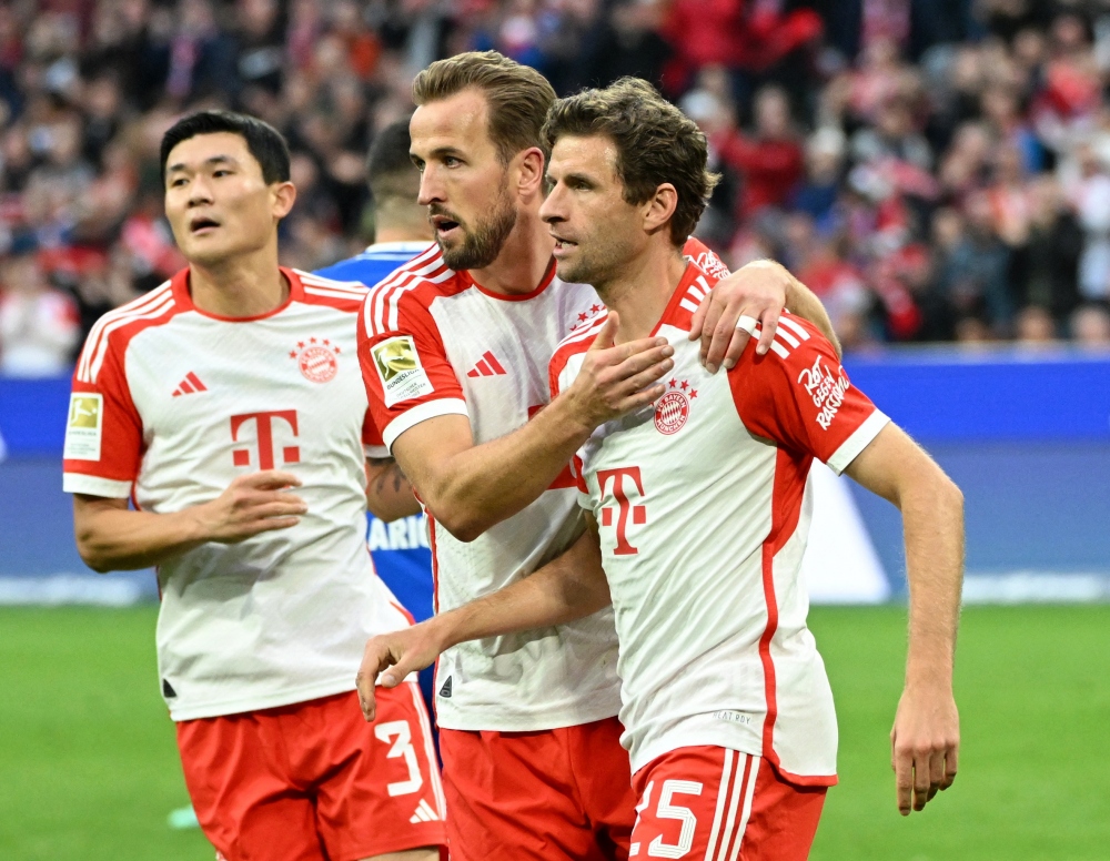 Hy hữu: Bayern Munich thắng 8-0 trong trận đấu có 3 thẻ đỏ