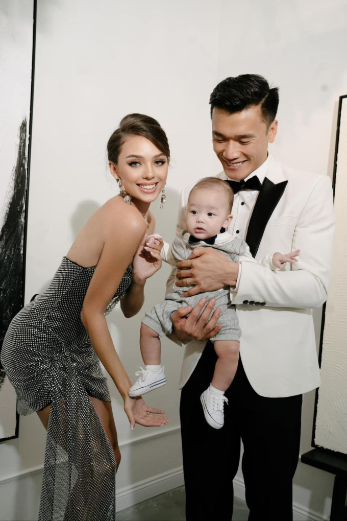 Con trai Bùi Tiến Dũng 9 tháng tuổi đã được rèn làm thủ môn