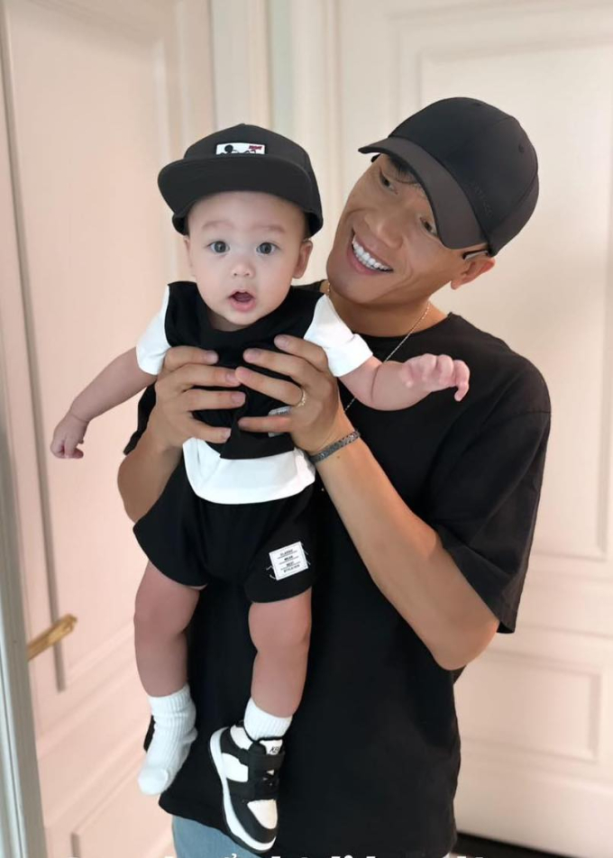 Con trai Bùi Tiến Dũng 9 tháng tuổi đã được rèn làm thủ môn