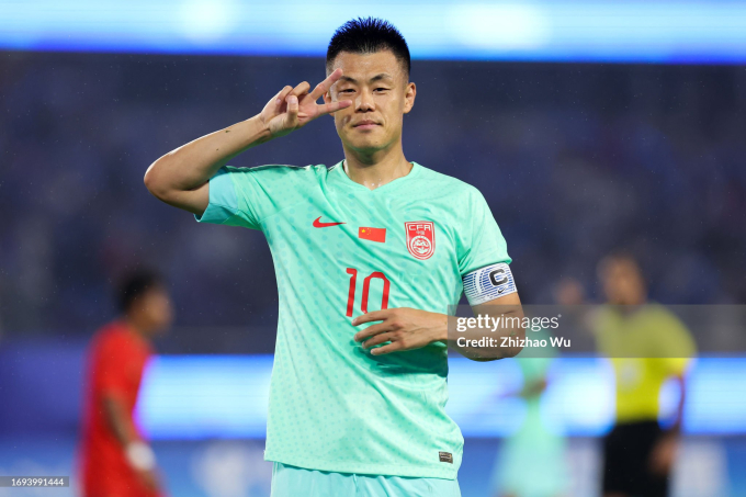 Chạm trán tuyển Việt Nam, HLV Trung Quốc gây sốc với tiền đạo 35 tuổi?