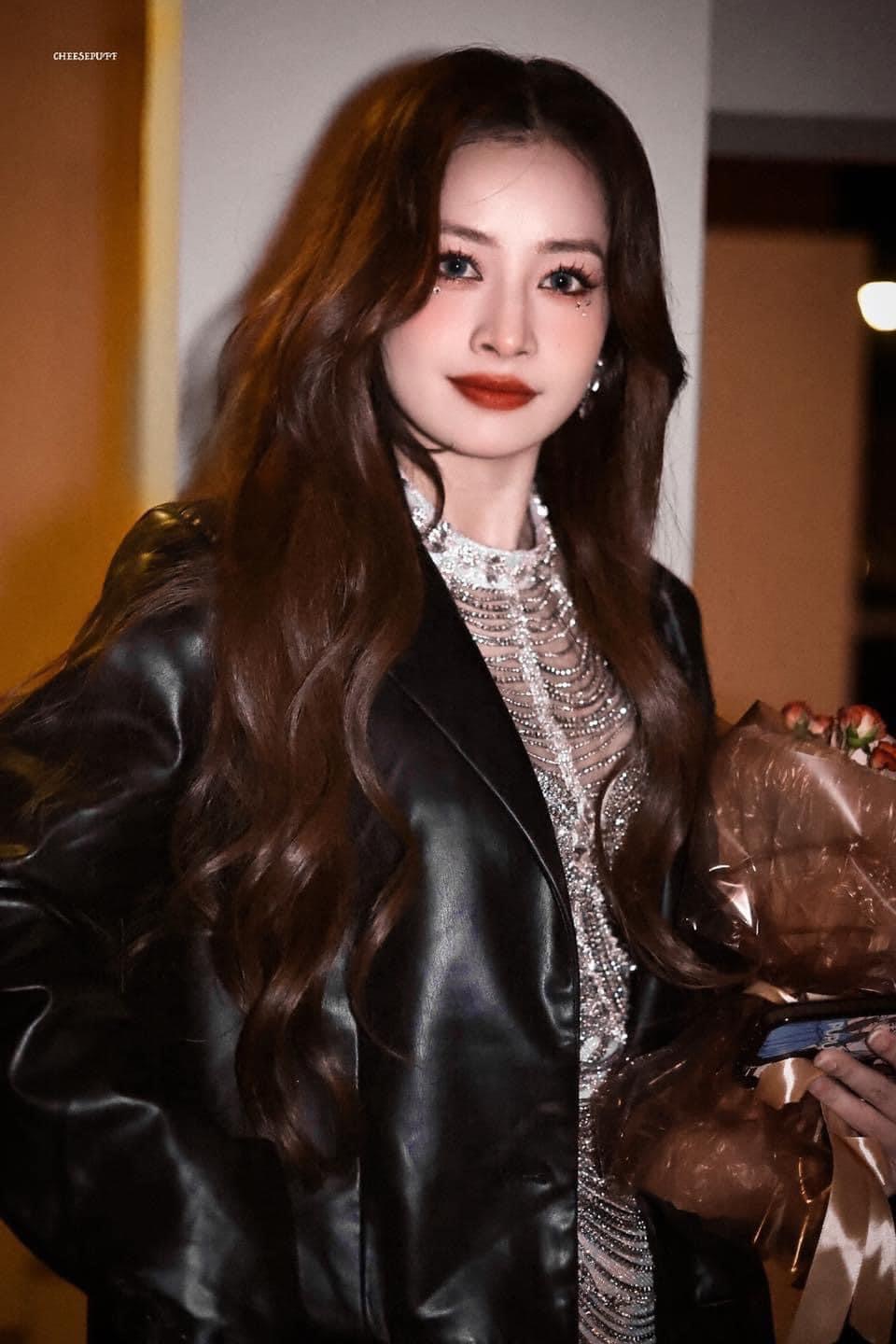 Chi Pu diễn cùng dàn chị đẹp Tỷ Tỷ Đạp Gió mùa 1: Nhan sắc được khen ...