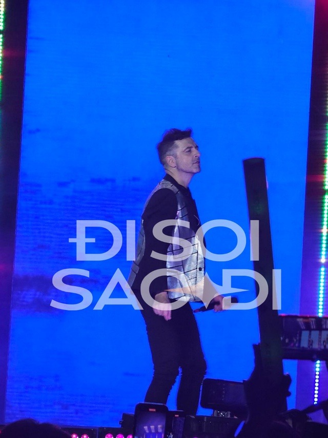 Nicky (Westlife) phấn khích sau đêm diễn đầu tiên ở Việt Nam, hé lộ ...