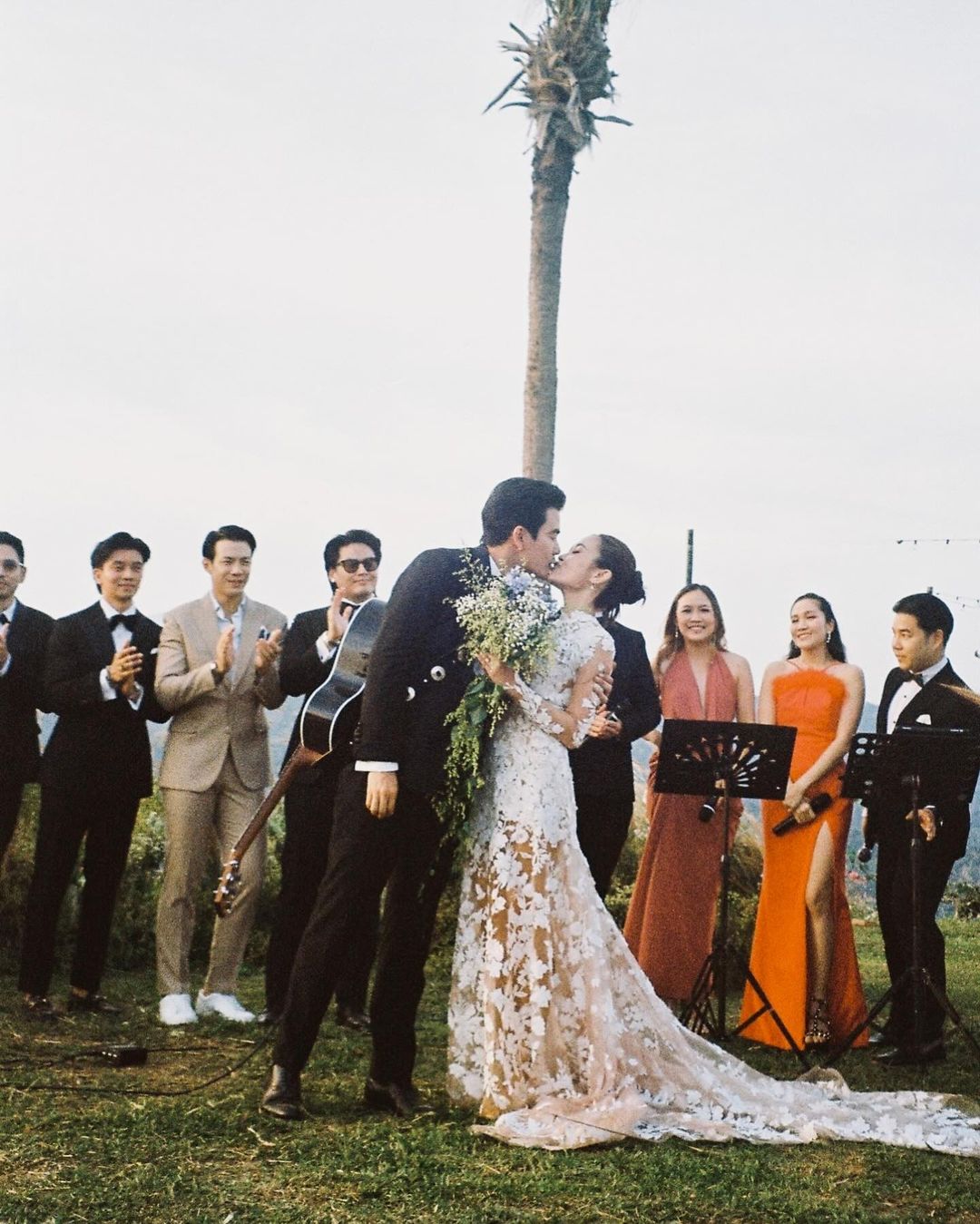 Sean Jindachot kết hôn: Chú rể trao cô dâu nụ hôn ngọt ngào nhưng ...