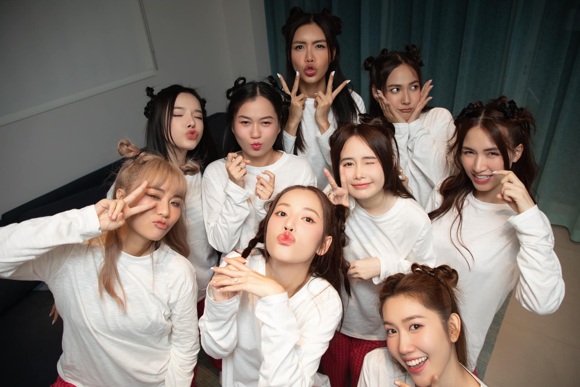 Cuối cùng Puka cũng hé lộ ảnh tiệc độc thân: Hòa Minzy và dàn sao nữ ...