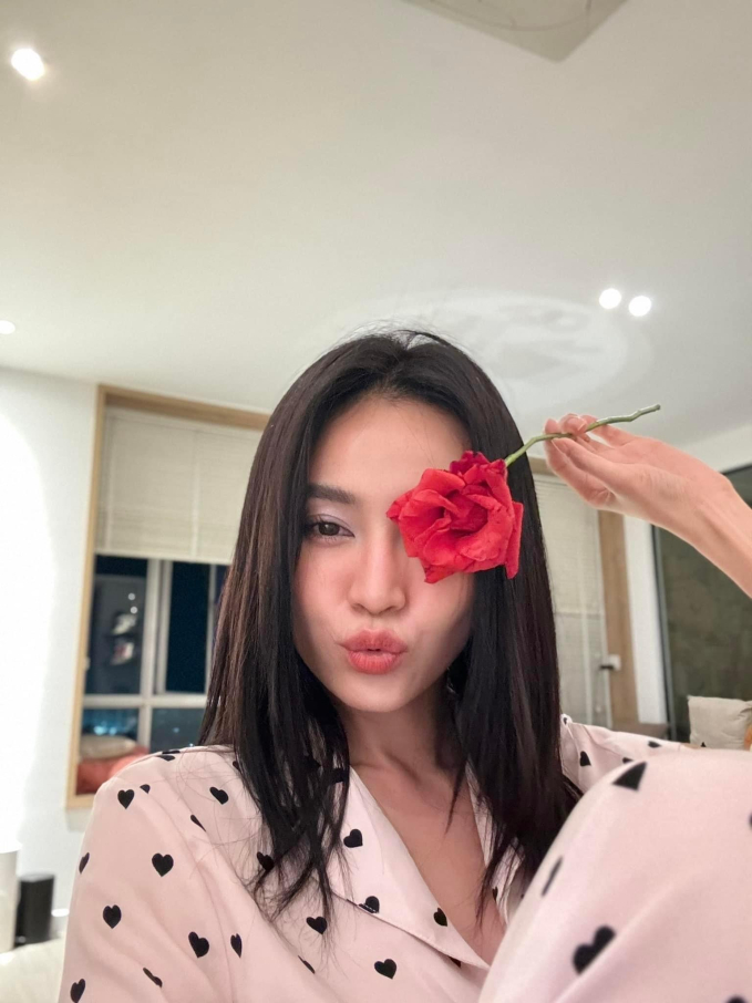 Tiến Luật - Thu Trang, Khánh Vân và dàn sao ra Cam Ranh từ sáng sớm dự cưới Puka: 2 sao nữ nghi ...