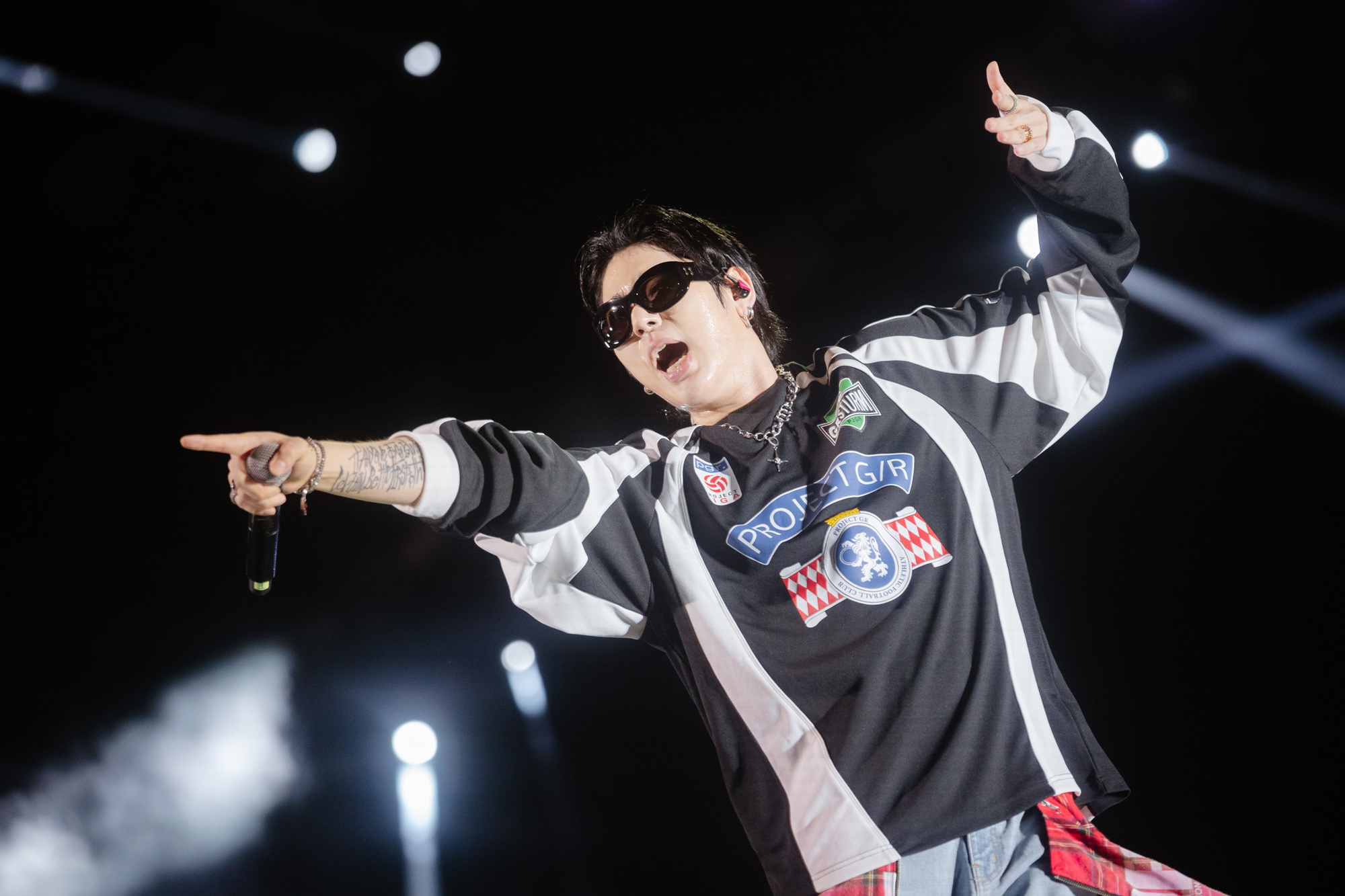 Zico lần đầu quẩy cùng fan Việt quá sung