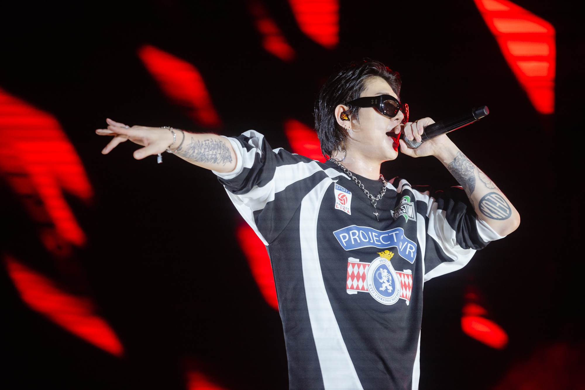 Zico lần đầu quẩy cùng fan Việt quá sung