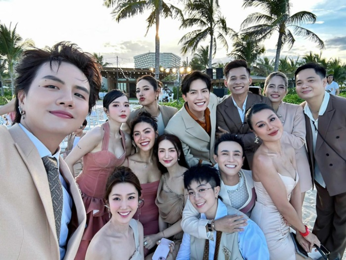 Vợ chồng Độ Mixi tham gia tiệc bể bơi cùng dàn sao Vbiz, nhưng sao nó ...