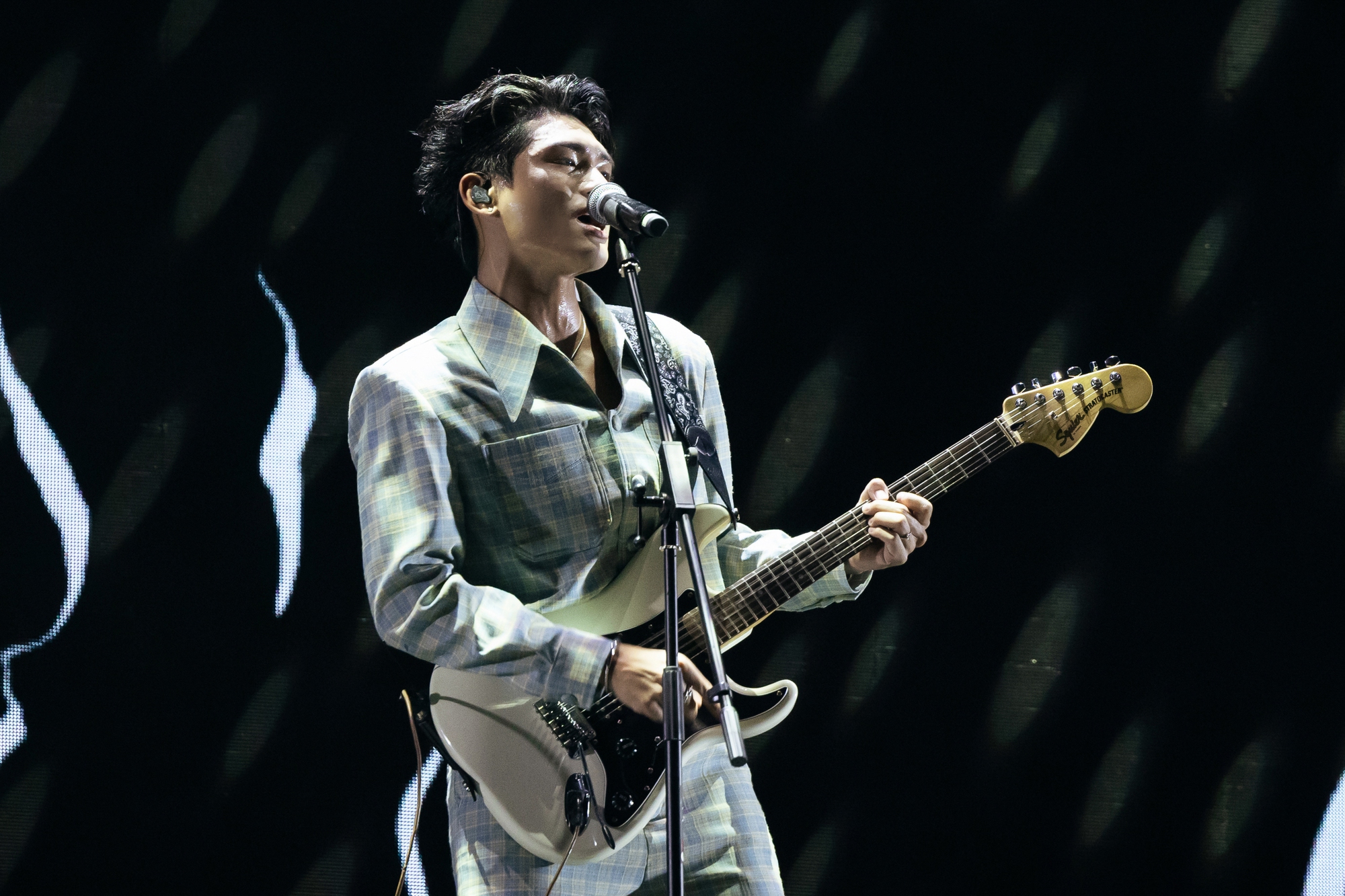 Grey D tự đàn tự hát ca khúc viết về crush thời thực tập sinh siêu suy ...