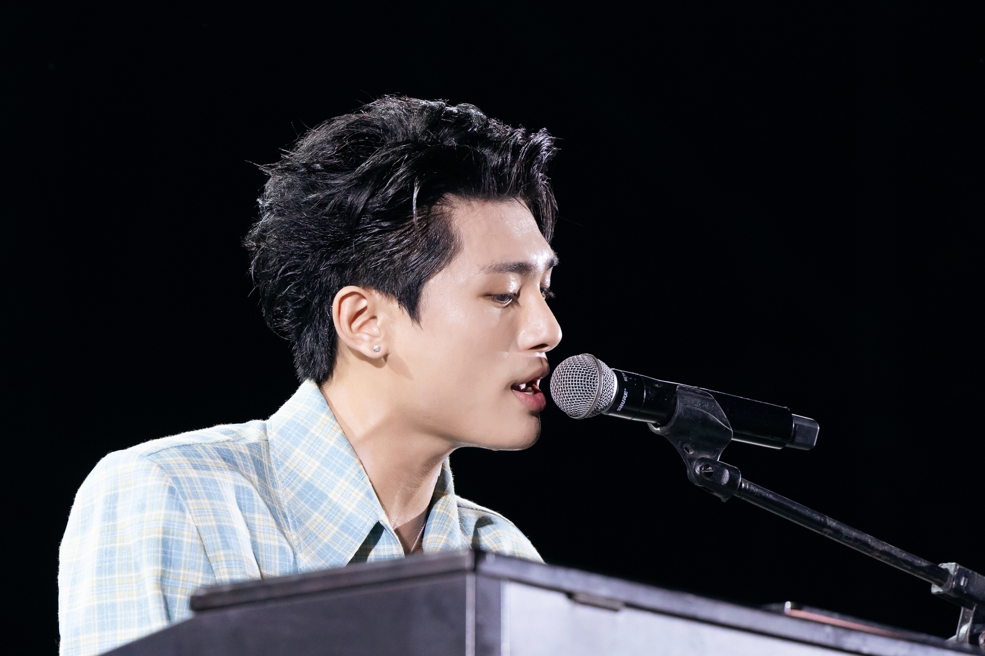 Grey D tự đàn tự hát ca khúc viết về crush thời thực tập sinh siêu suy ...