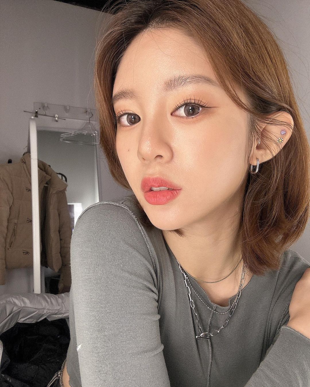 Cựu idol Kpop chia sẻ bí quyết trị mụn thâm, hé lộ một sự thật ít ai ...