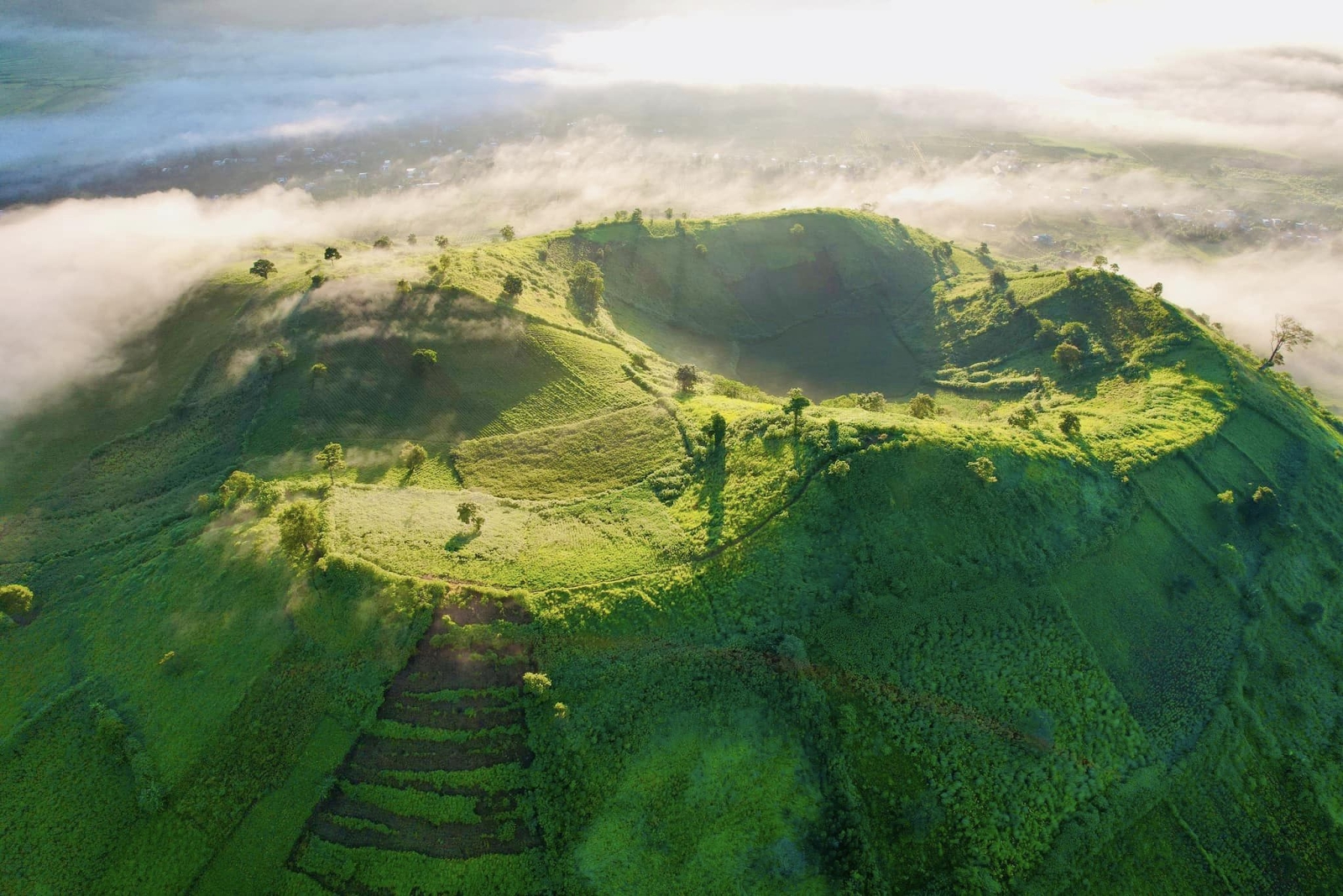 Phát hiện ngọn núi lửa ở Tây Nguyên, báo Anh ca ngợi là “một trong 10 ...