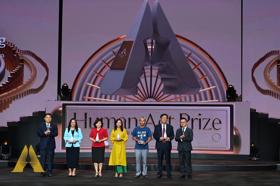 Nhìn lại những khoảnh khắc ấn tượng đêm Gala trao giải Hành động vì ...