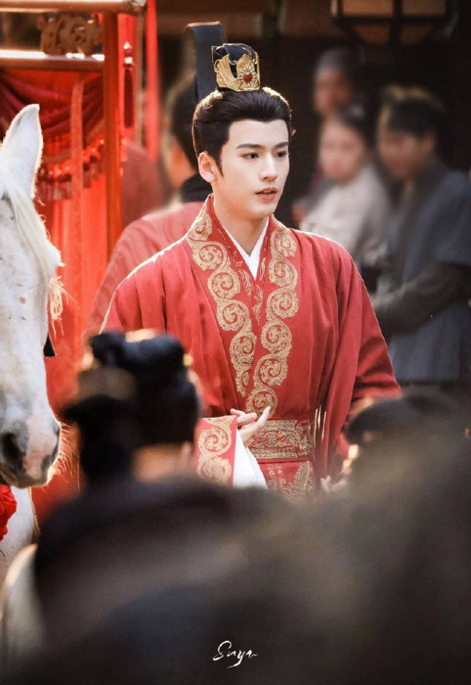 Mỹ nam Hoa ngữ Trương Lăng Hách gây sốt với tạo hình tân lang đẹp rụng rời