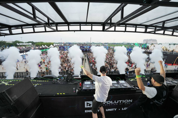 "Siêu lễ hội" Ravolution Music Festival đang diễn ra cực "cháy", See ...