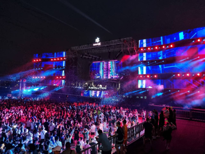 "Siêu lễ hội" Ravolution Music Festival đang diễn ra cực "cháy", See ...