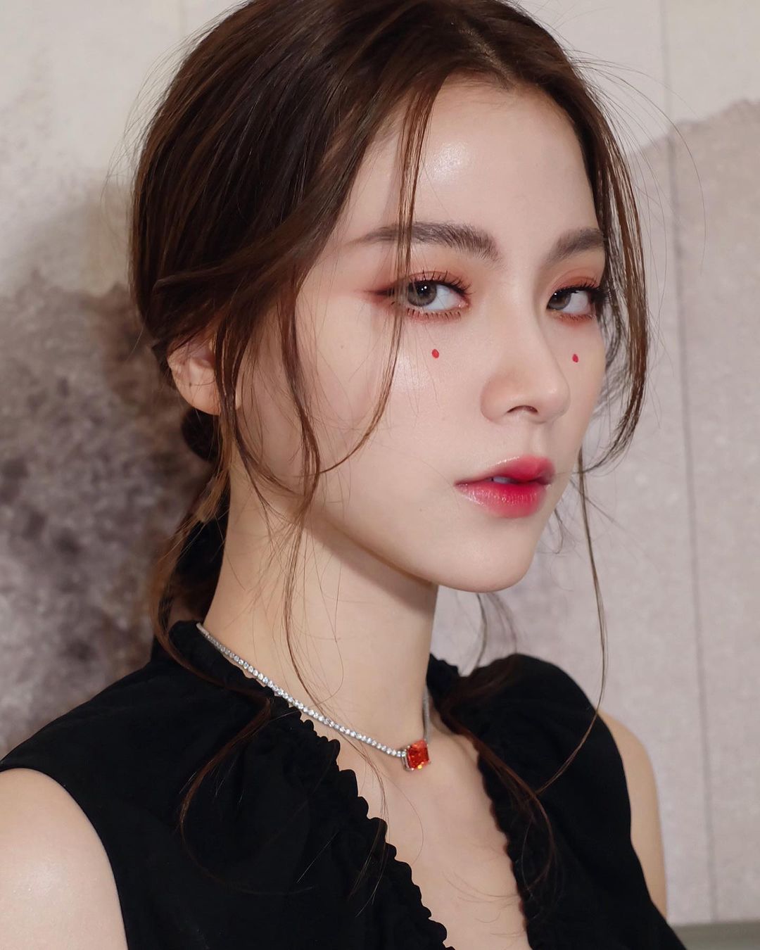 Baifern Pimchanok đăng ảnh đẹp như nữ thần, bạn trai Nine Naphat khen ...