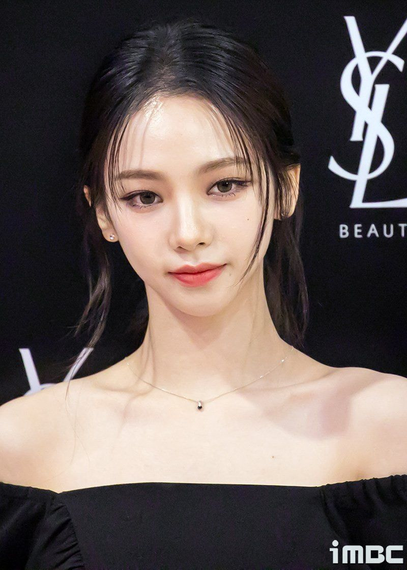 Những khung hình sao nữ hot nhất 2022: Vẻ đẹp ngộp thở của Han So Hee ...