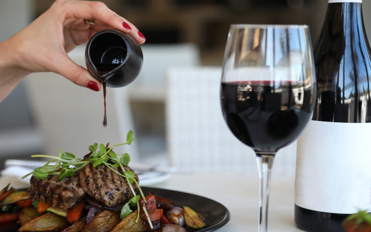 Rượu nấu ăn: Khử tanh, làm mềm thịt và hơn thế nữa