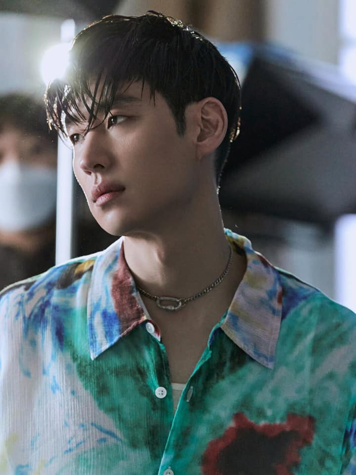 Tài tử Lee Je Hoon bị nữ nghệ sĩ quấy rối tình dục công khai