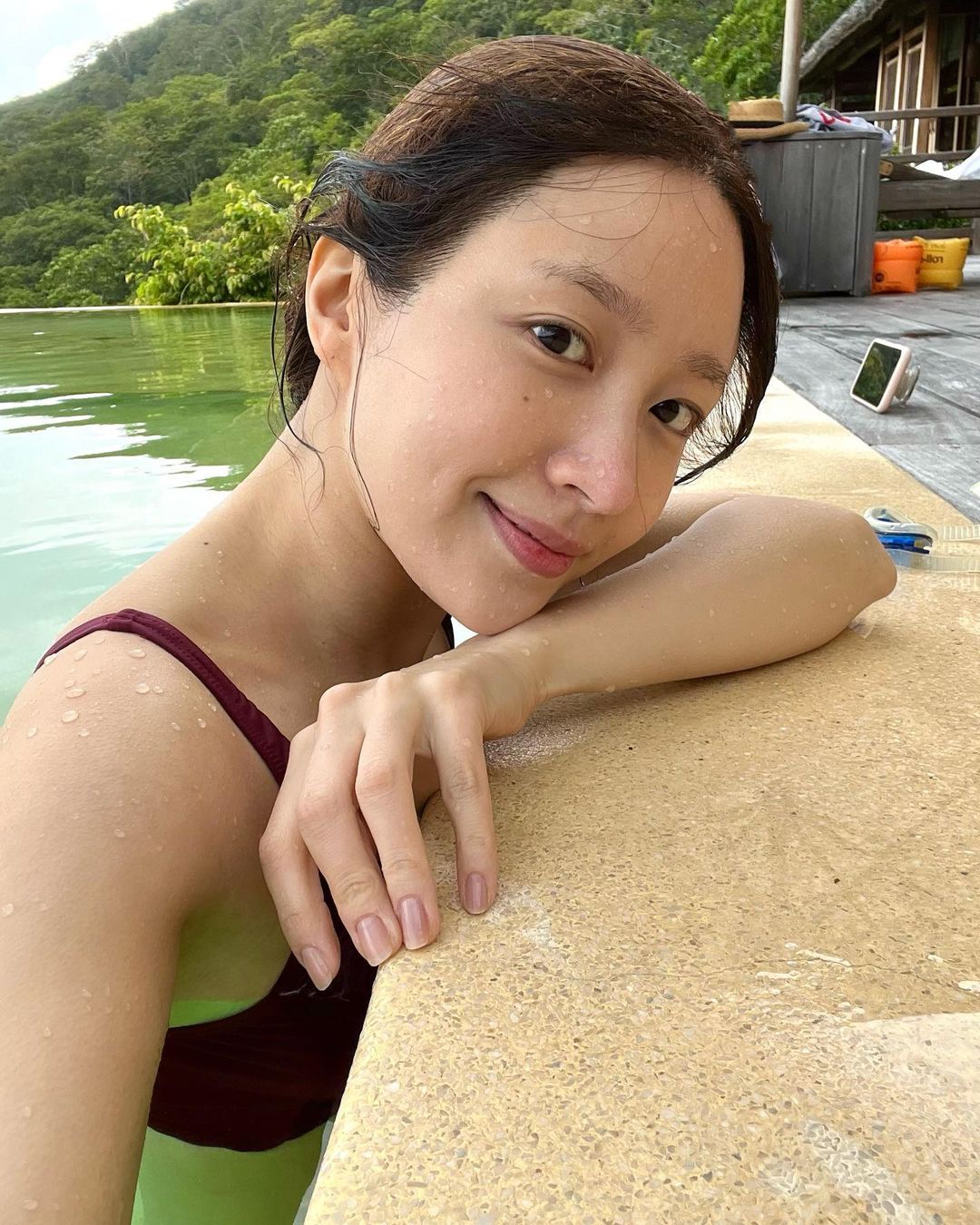 Hani (EXID) khoe ảnh nghỉ dưỡng ở Việt Nam