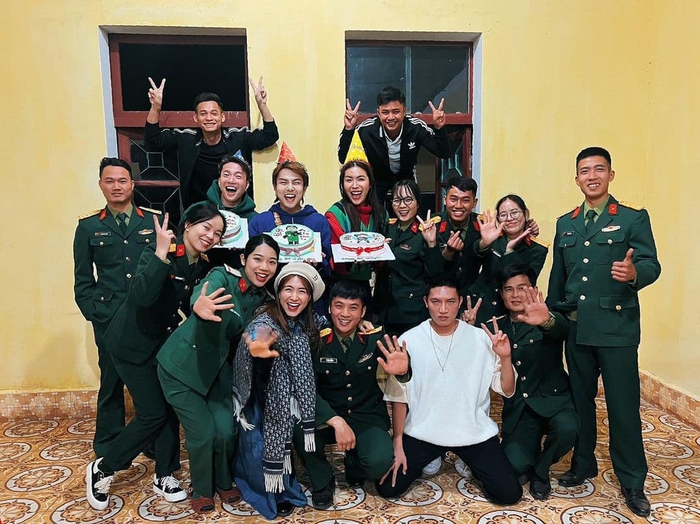 Hoà Minzy cùng Độ Mixi tham dự đám cưới đồng chí Sao Nhập Ngũ