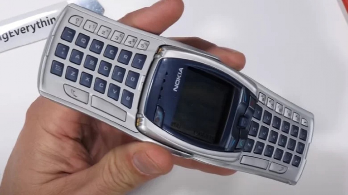 Top 12 chiếc điện thoại kỳ lạ từ những năm 2000