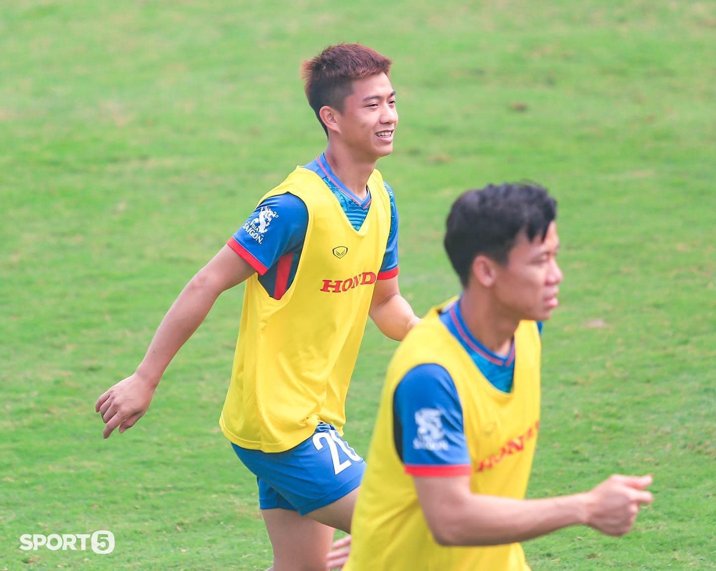 Phan Văn Đức ghen vì vợ mặc đẹp đi chơi