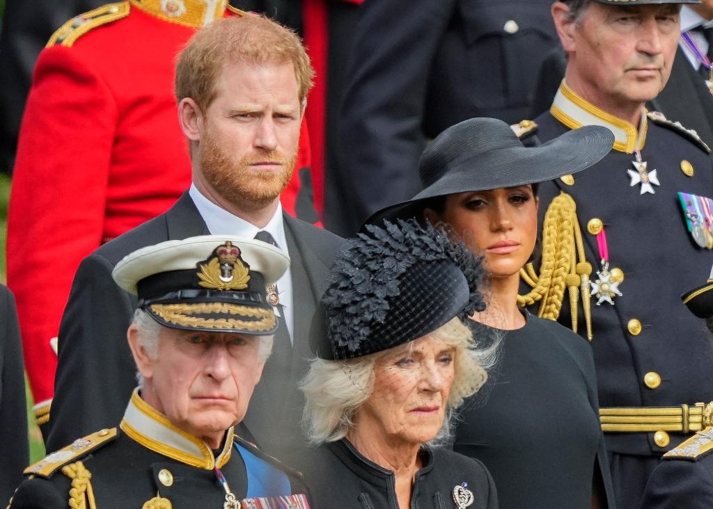 Harry và Meghan bị vua Charles đuổi khỏi dinh thự triệu đô
