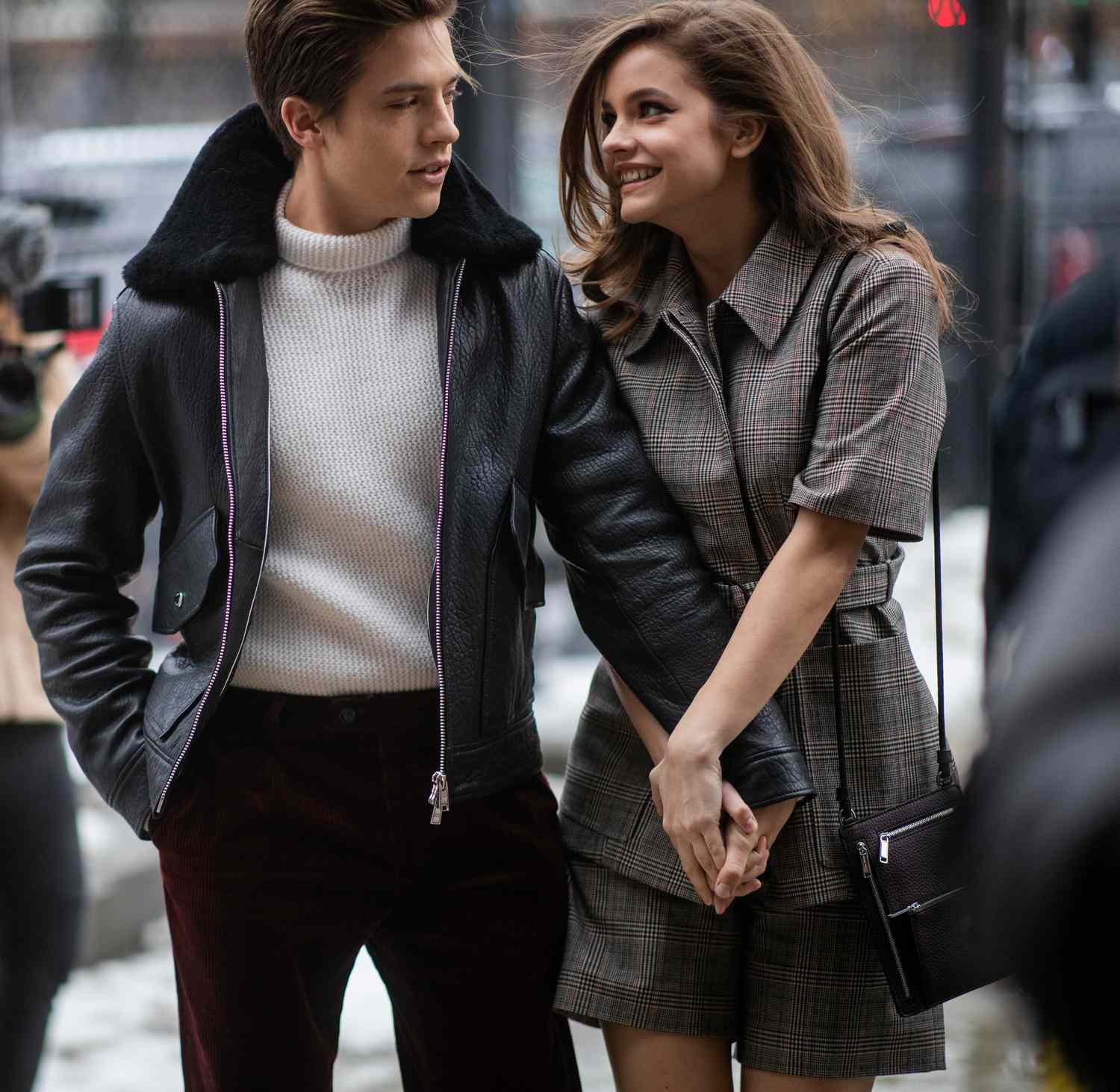 Dylan Sprouse đính hôn Barbara Palvin sau 5 năm hẹn hò