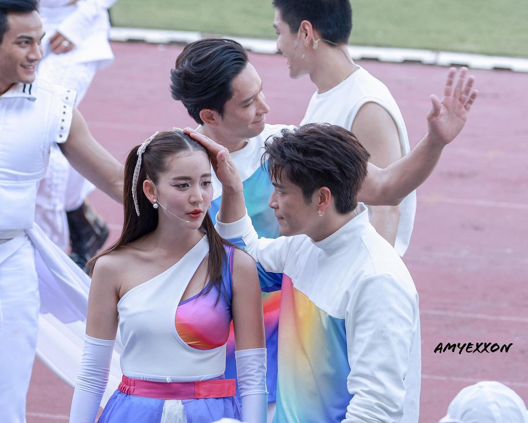 Couple đình đám Thái Lan ''phát đường'' trong sự kiện khủng: Nadech cười tươi bên Yaya, Mark ...