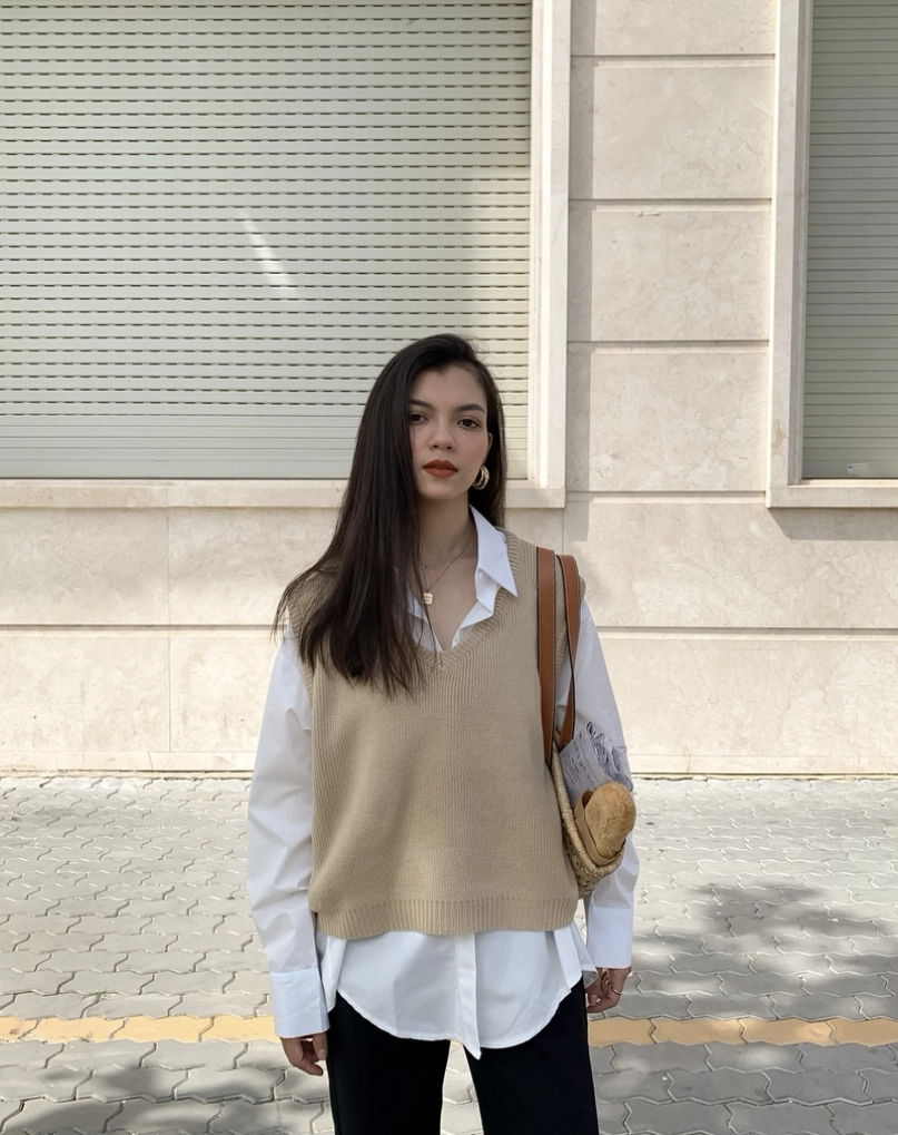 Cô giáo 9X gây sốt Weibo với style đi dạy: Cả tuần không trùng bộ nào ...