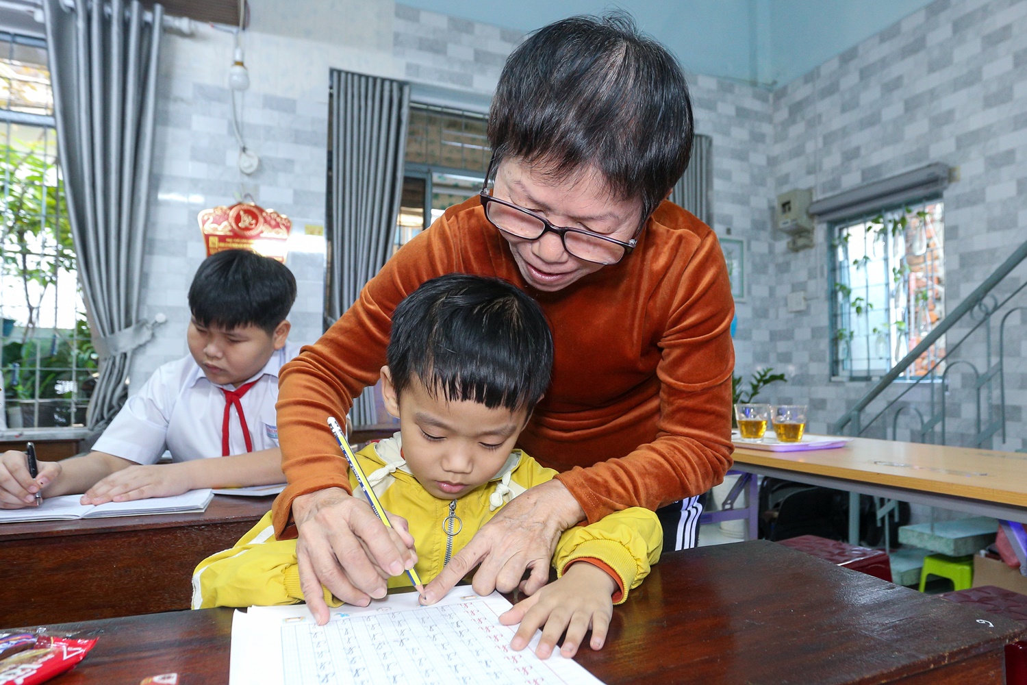 Cô giáo ung thư và em gái mở lớp học miễn phí cho trẻ em nghèo: “Nhiều ...