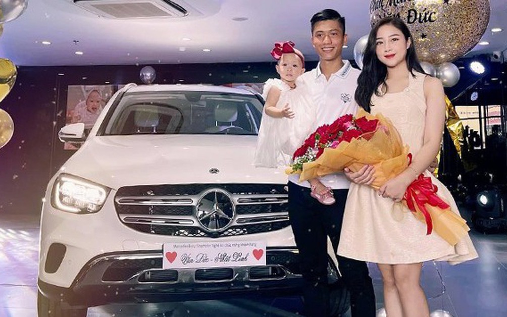 PHAN VĂN ĐỨC SANG SINGAPORE, tin tức Mới nhất Tuổi 27 của Phan Văn Đức: Vợ đẹp con ngoan, sở hữu ...