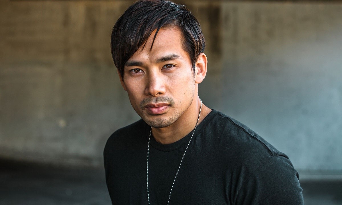 Hình thể vạm vỡ của nam chính người Mỹ quay phim ở Việt Nam