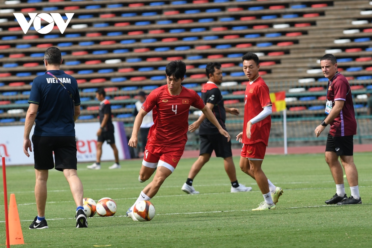 U22 Việt Nam thua 2-3 trước 10 người của U22 Indonesia ở bán kết SEA Games 32